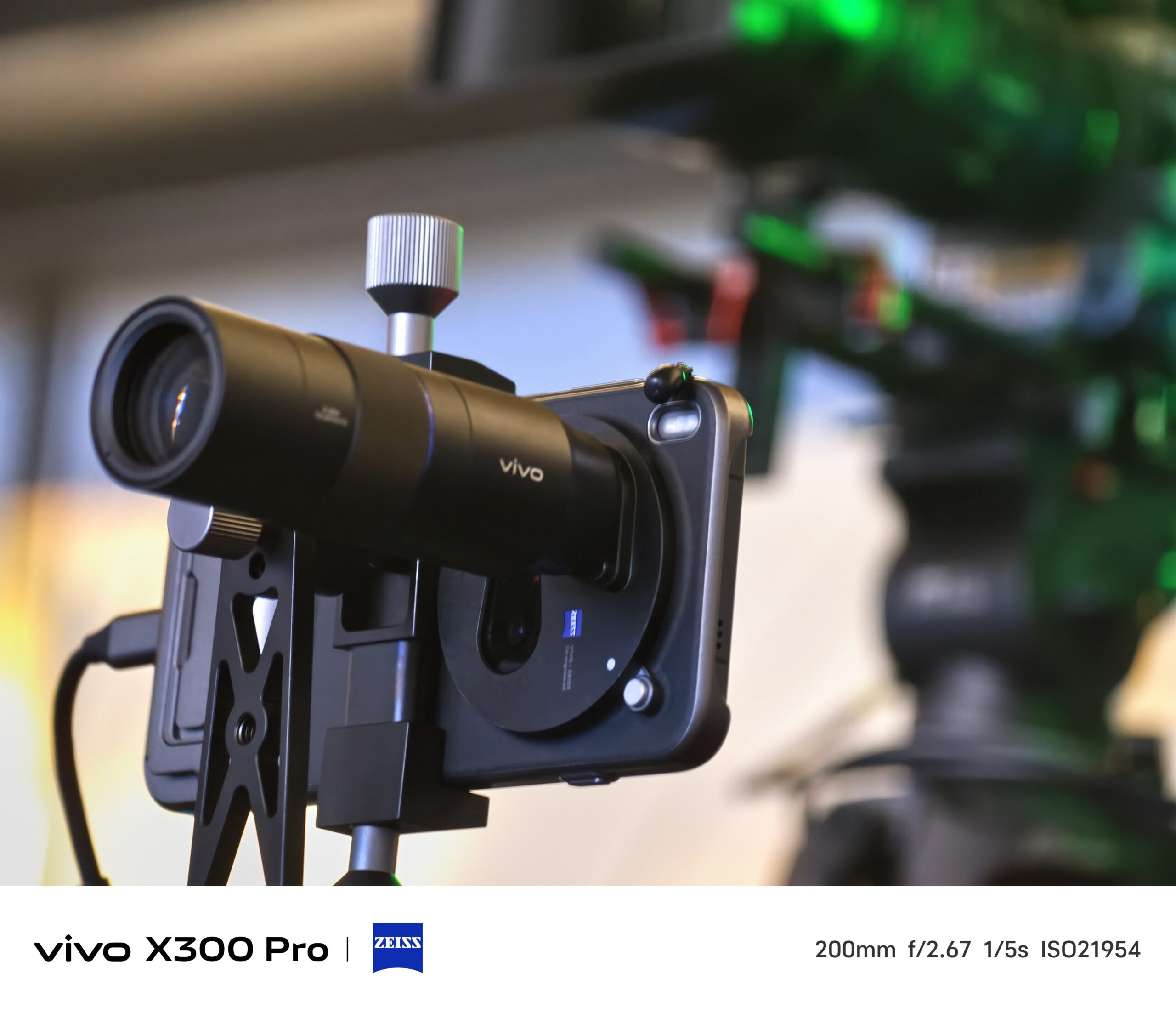 vivo X300 Series ra mắt tại Việt Nam: Bộ đôi vua camera ZEISS 200MP ...